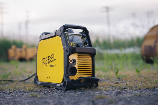 Soldadora Multiproceso Rebel™ EMP 215ic | Portátil y Versátil
